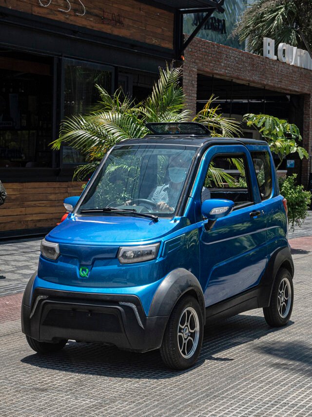 Esse micro carro elétrico de baixo custo pode rodar a 56 km/h e tem ...