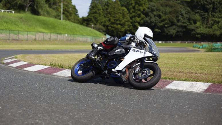 Nova moto elétrica da Yamaha vem com um sistema de som integrado que ...